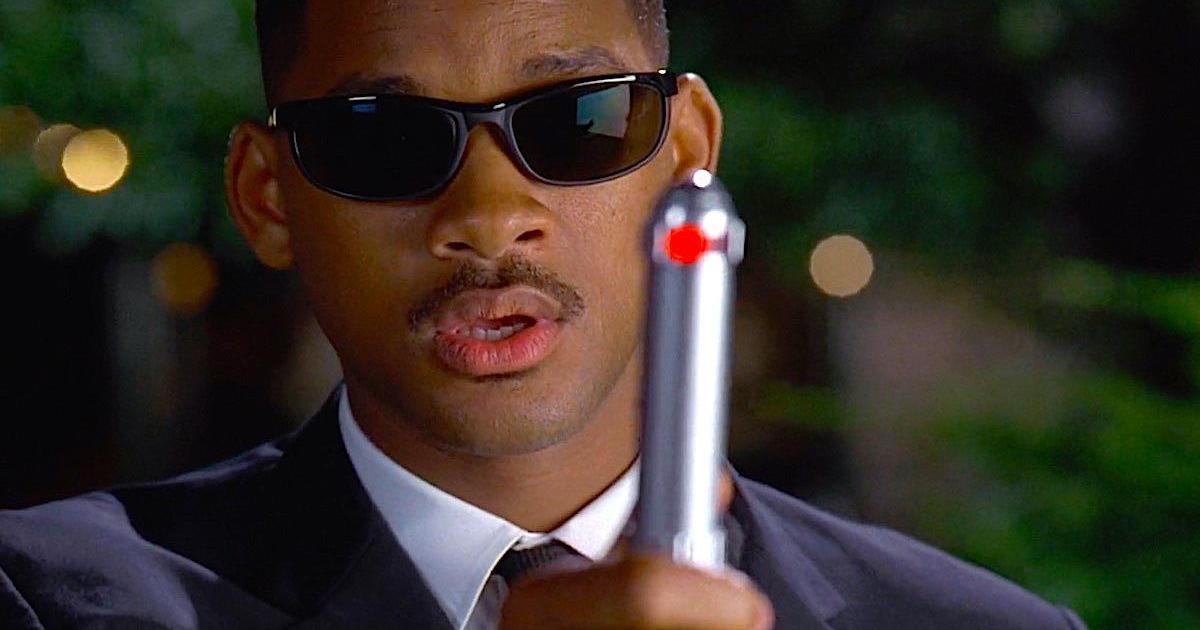 Top 10 Movies with Futuristic Technologies We Wish Existed | WatchMojo.com